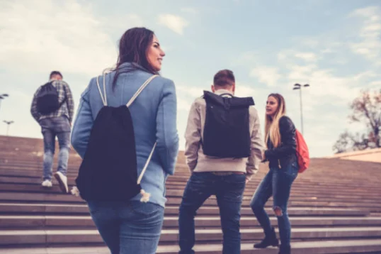 How to Dress to Fit in on Campus